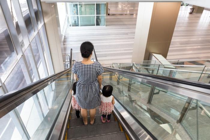 9 Must-Know Escalator Safety Tips to Keep Your Kids Safe | Technical ...