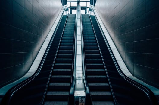 9 Must-Know Escalator Safety Tips to Keep Your Kids Safe | Technical ...